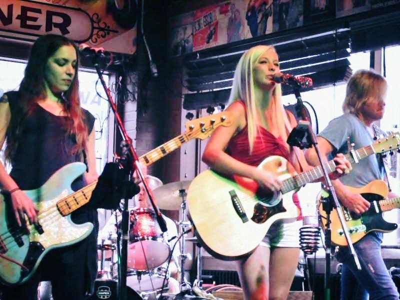 Naylor's Notes: Hali Hicks - Galleries - Jammerzine